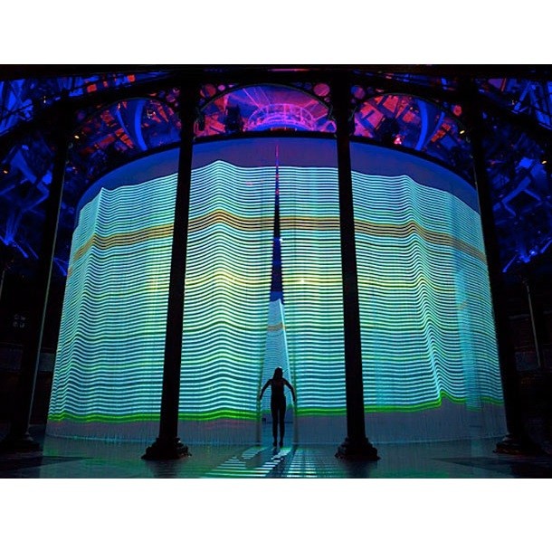 3.1m Holo Gauze Screen , 3D Holographic Mesh Screen Creates Image ...